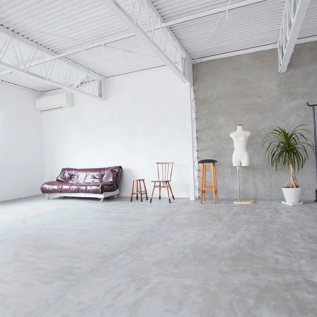 東京都世田谷区の自然光豊かなホワイト＆モルタル調の撮影スタジオ - Liquid Studio | CAPMO – CAPMO（キャプモ）撮影スタジオ・ロケ地探しプラットフォーム