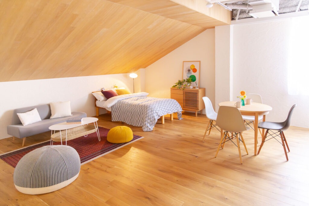 東京都大田区の屋根裏風ナチュラルウッドハウススタジオ – STUDIO BIGBEAR 3st｜CAPMO – CAPMO（キャプモ）撮影スタジオ・ロケ地探しプラットフォーム