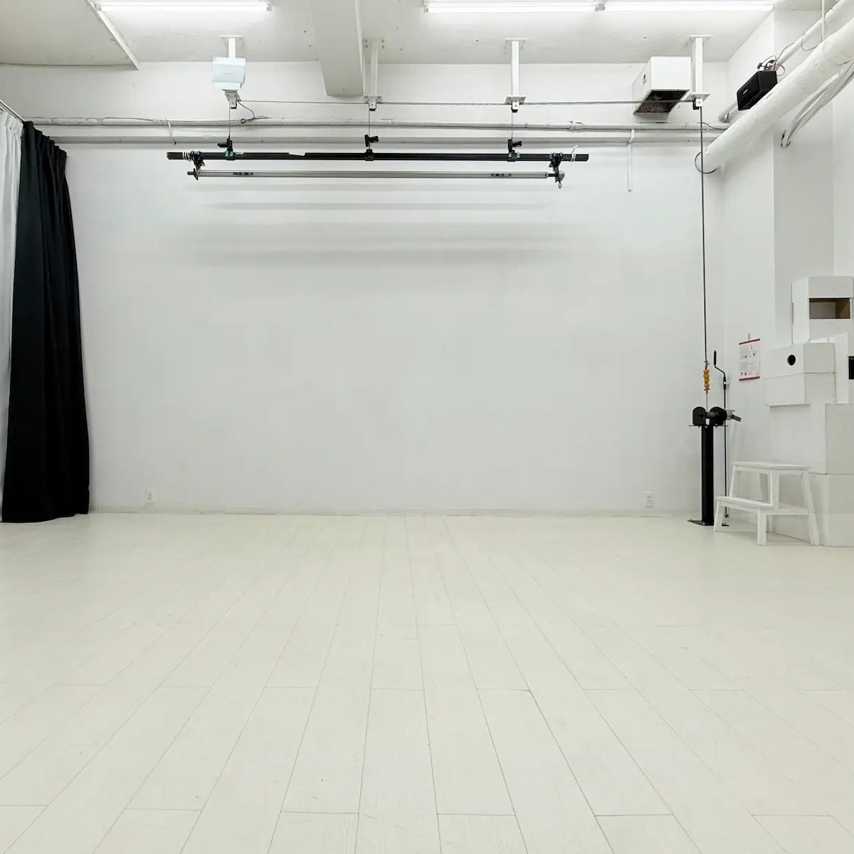 新宿ホワイトバックスタジオ - CAPMO – CAPMO（キャプモ）撮影スタジオ・ロケ地探しプラットフォーム