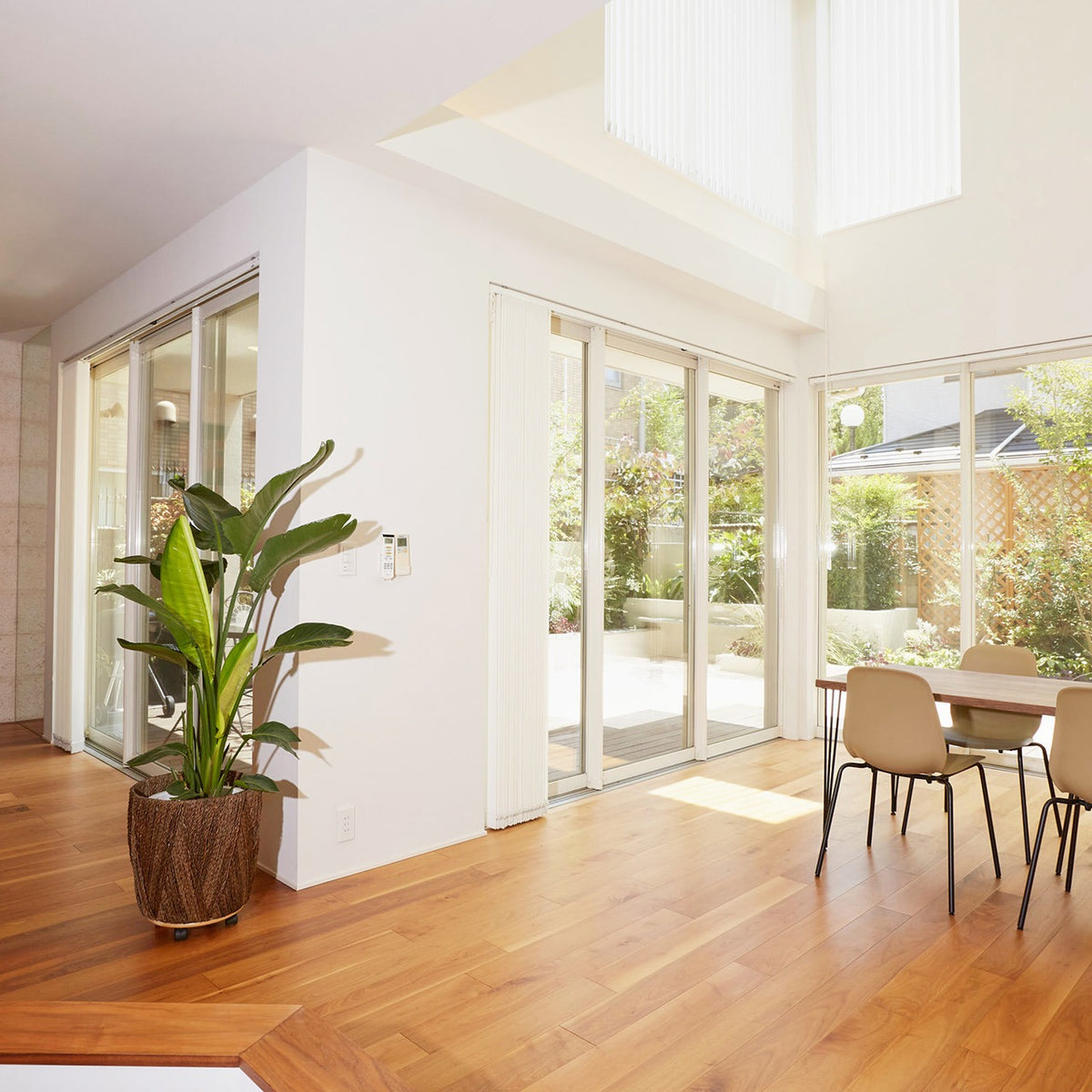 東京都渋谷区のリビング吹き抜け5.5m、ナチュラルなテイストの撮影スタジオ - 代々木上原ガーデンスタジオ - CAPMO – CAPMO（キャプモ）撮影スタジオ・ロケ地探しプラットフォーム