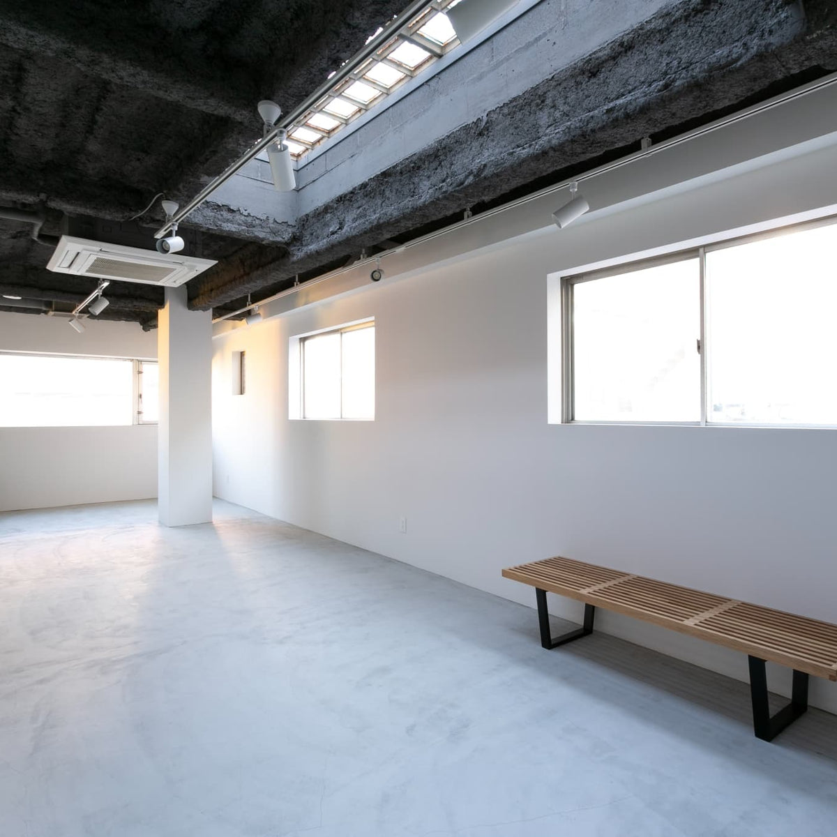 下高井戸のカフェ併設のモダンインダストリアルスタジオ – Studio HEIM｜CAPMO – CAPMO（キャプモ）撮影スタジオ・ロケ地探しプラットフォーム